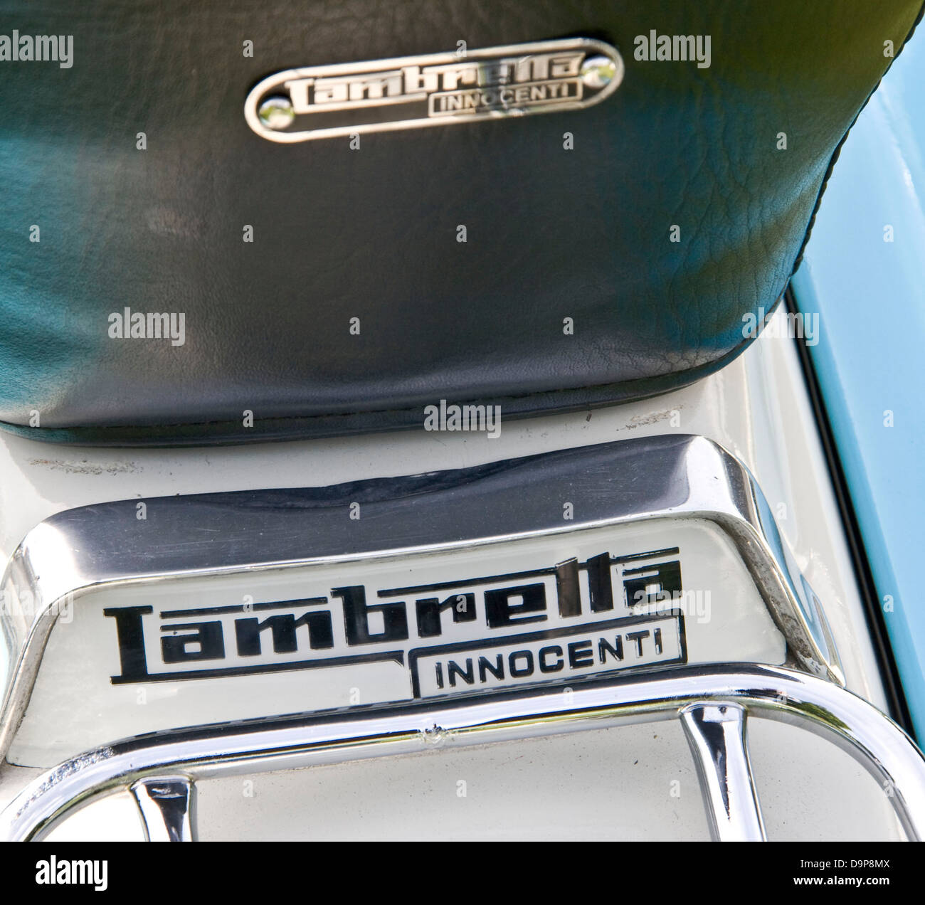 1960 Innocenti Lambretta scooter marque logo insigne motif marque close ...