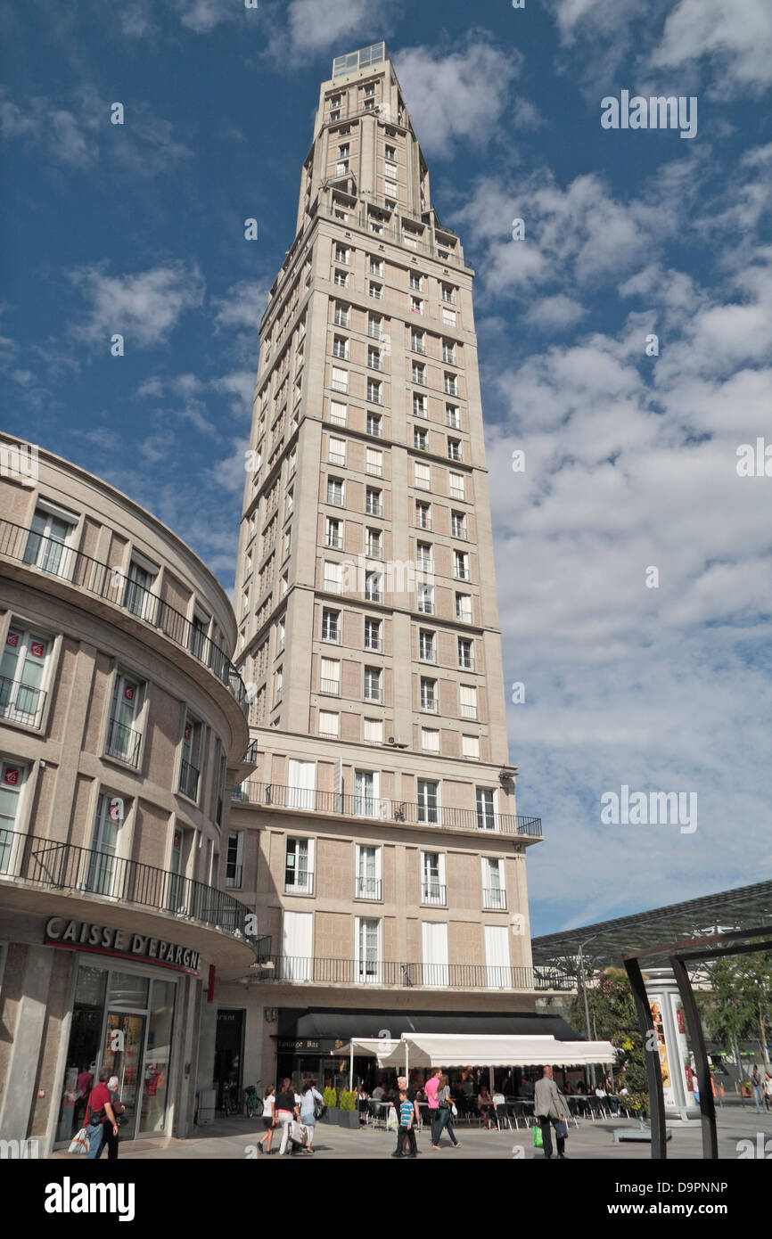 Vue de la Tour Perret, conçu par l'architecte Auguste Perret en 1942 ...