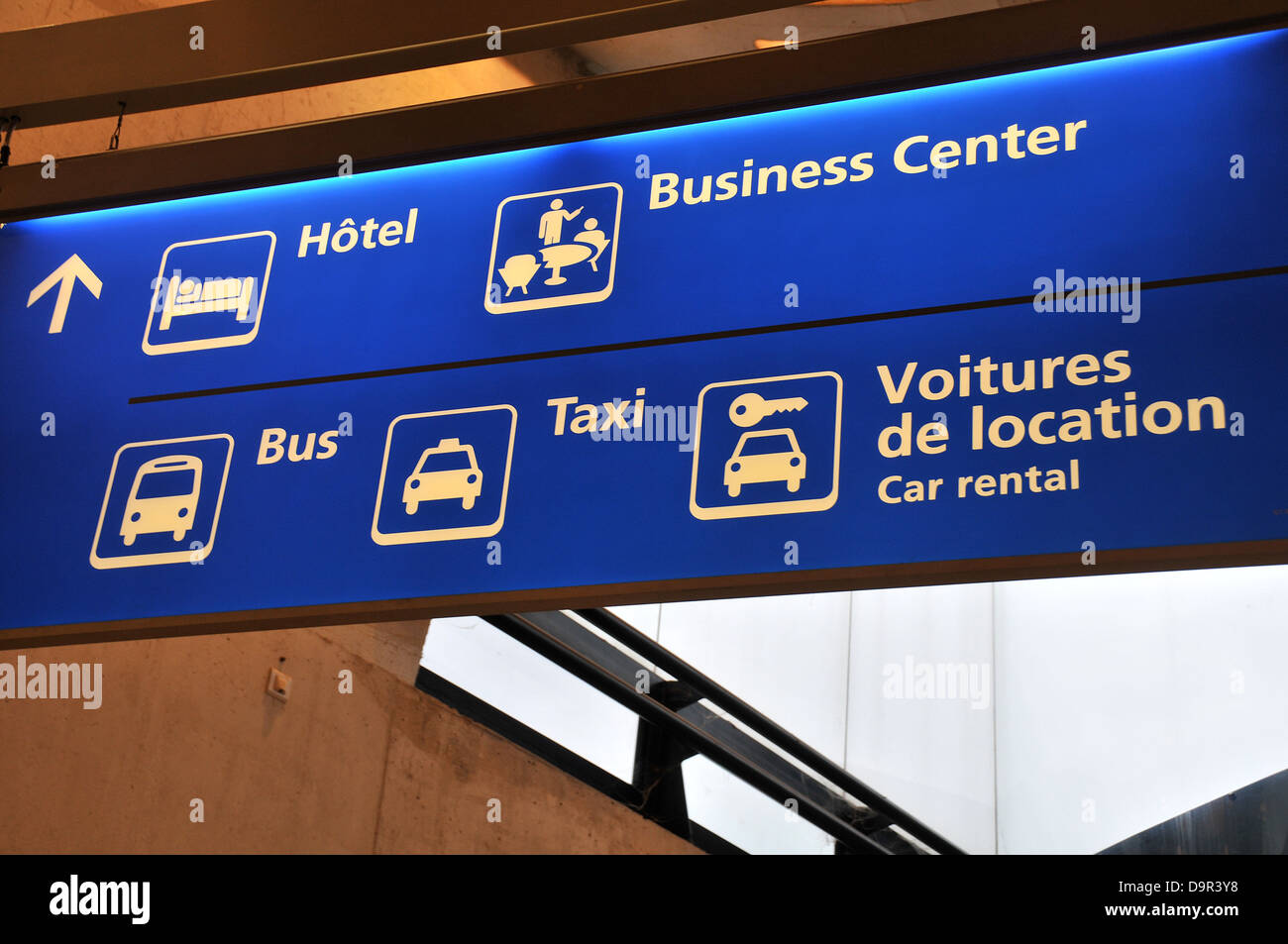 Signe l'aéroport Saint-Exupéry de Lyon, France Photo Stock - Alamy