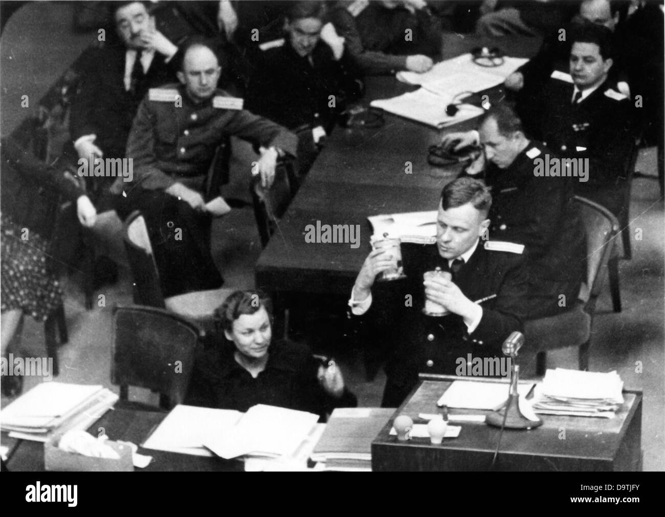 Les procureurs des alliés de la DEUXIÈME GUERRE MONDIALE sont illustrés pendant le procès de ...