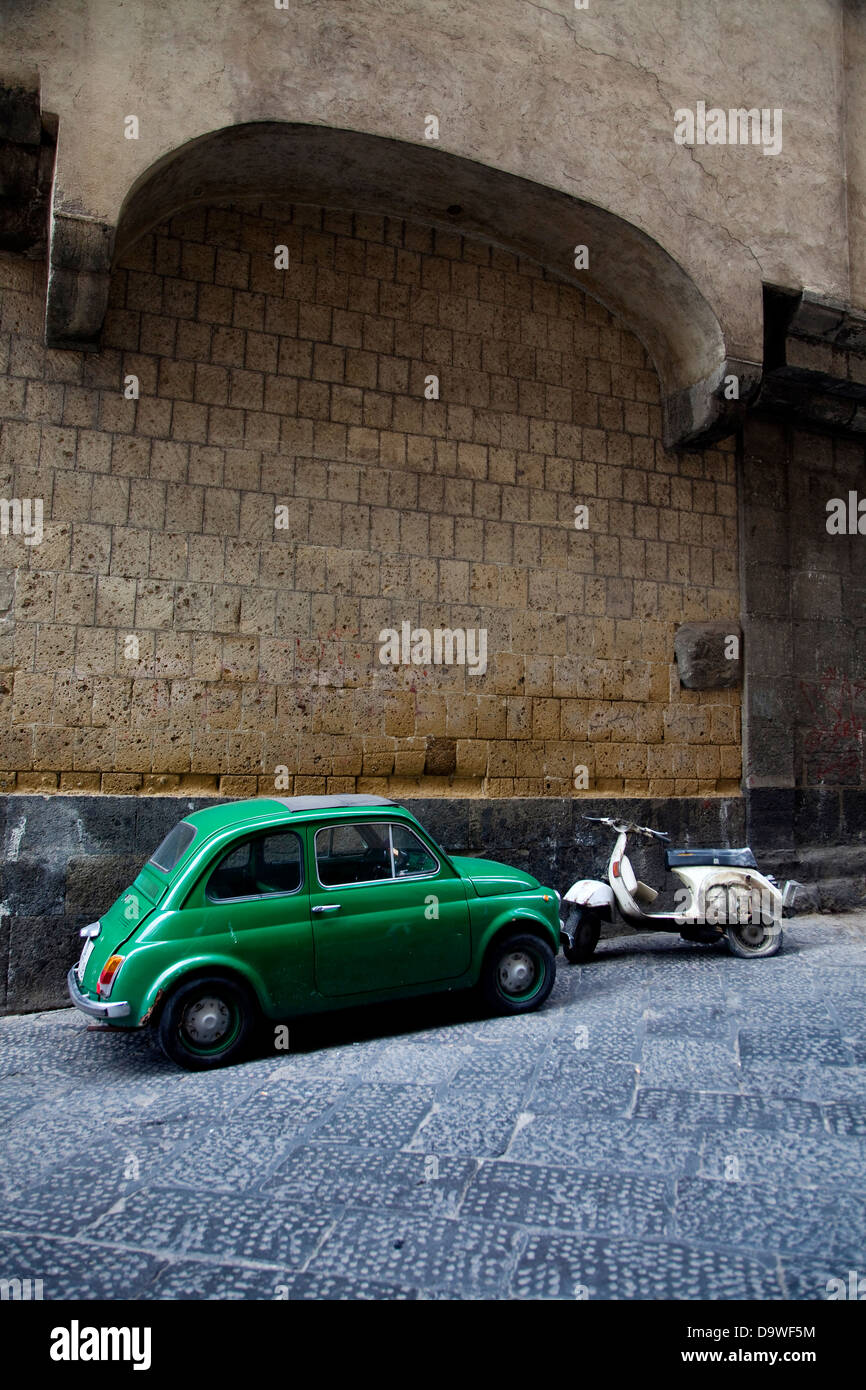 Vespa piaggio fiat 500 Banque de photographies et d’images à haute ...