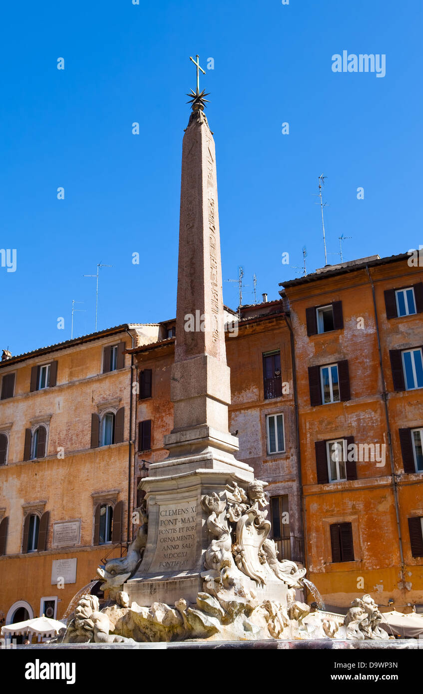 Fontaine des Quatre Fleuves (Fontana dei Quattro Fiumi) avec un ...