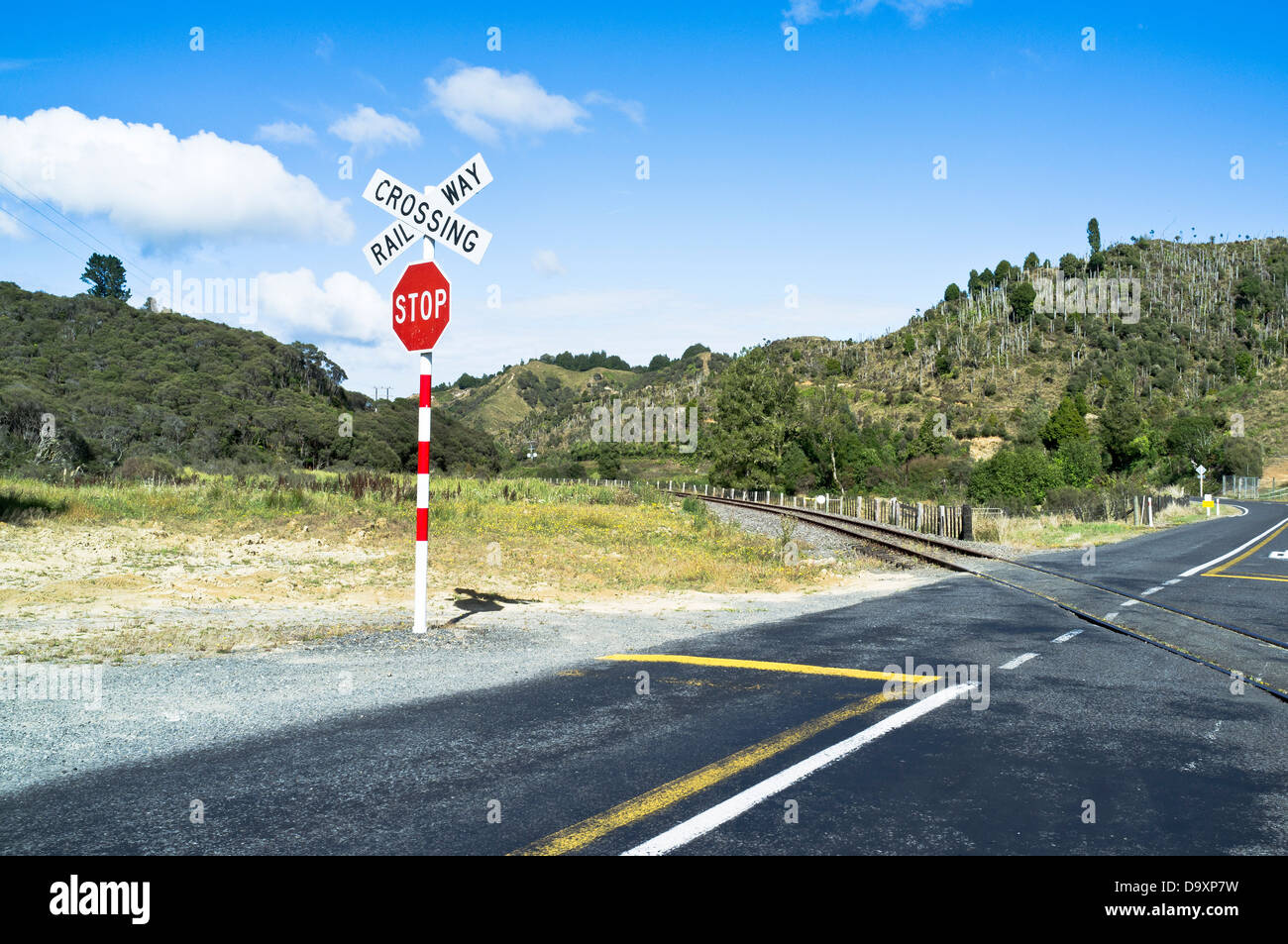 Rail road crossing sign Banque de photographies et d’images à haute ...
