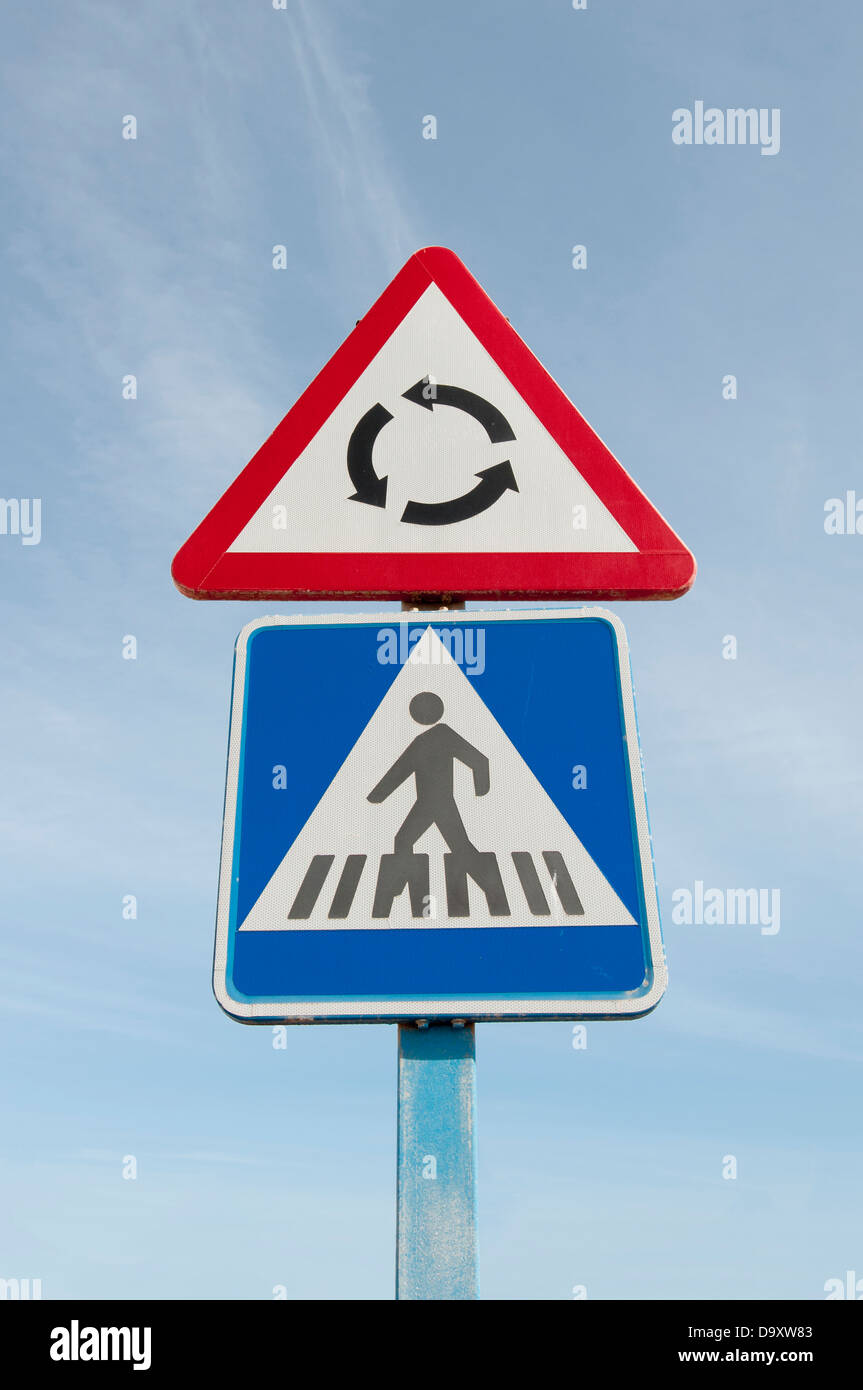 Rond point de panneau de signalisation Banque de photographies et d ...