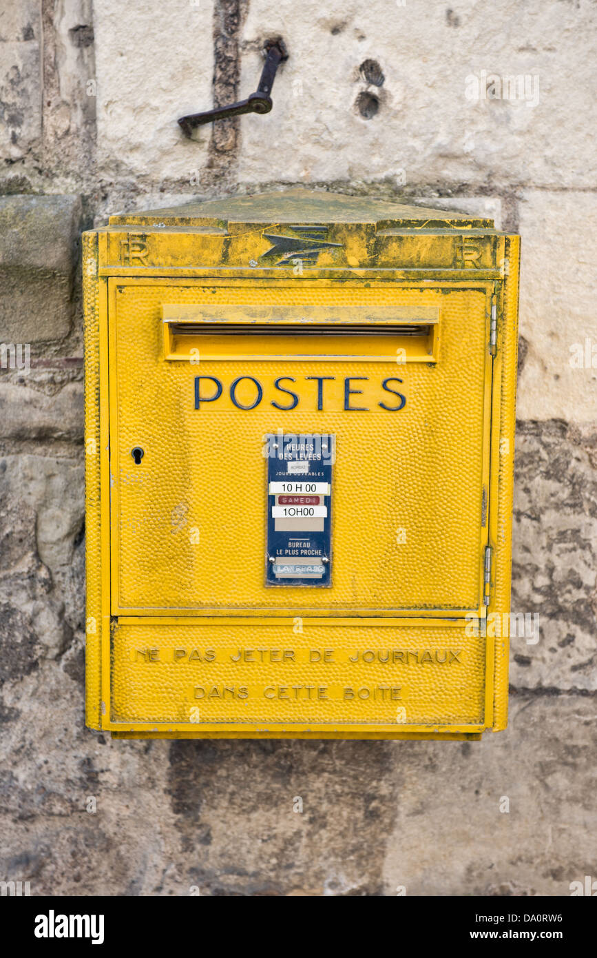 Boite aux lettres jaune francaise Banque de photographies et d’images à ...