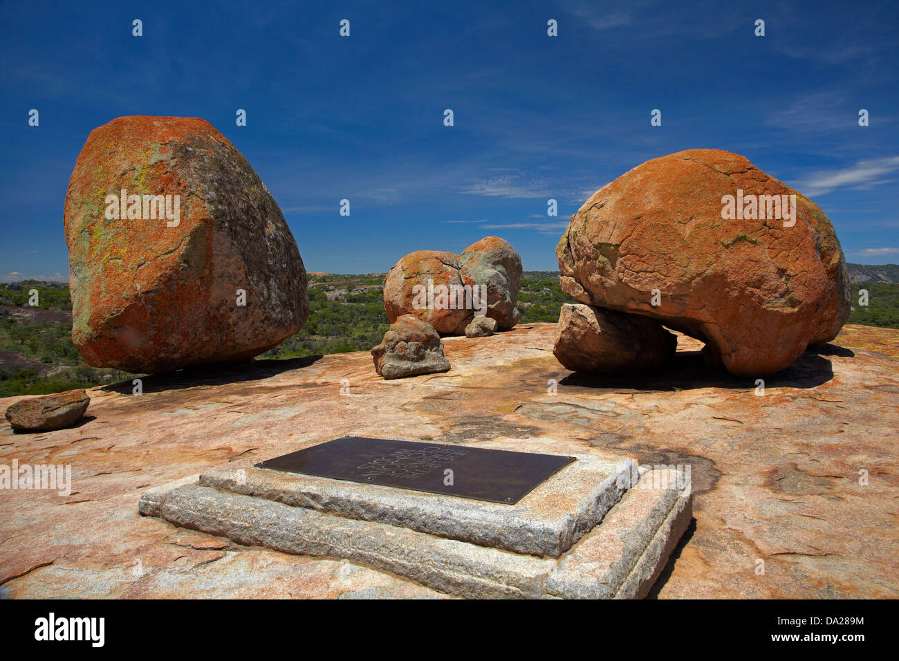 Tombe de Cecil Rhodes, au sommet d'Malindidzimu, ou 'World's View", le ...