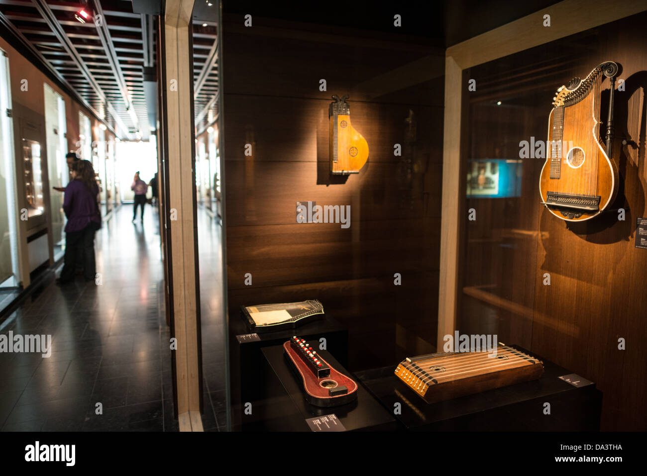 Stringed instruments Banque de photographies et d’images à haute ...