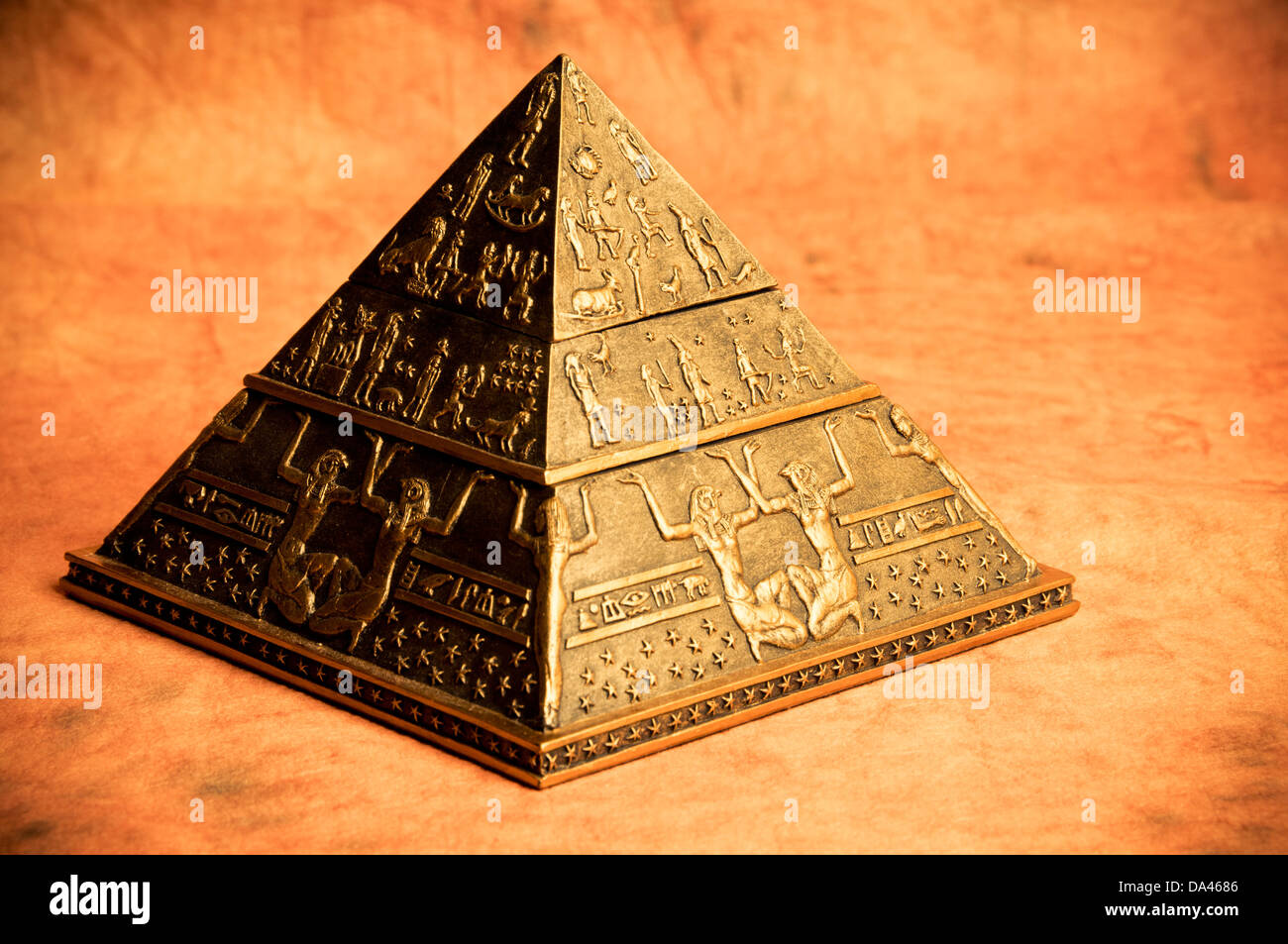 Pyramide égyptienne Banque de photographies et d’images à haute ...