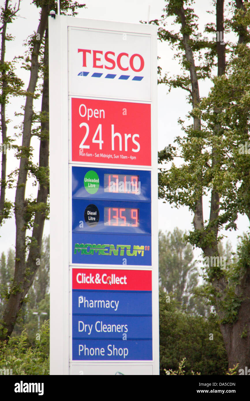 Tesco signe un parking Banque de photographies et d’images à haute ...