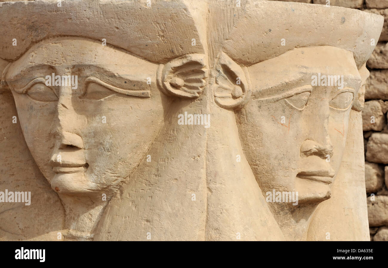 Sculptée de l'ancienne Egypte hathor chefs représentant la déesse ...