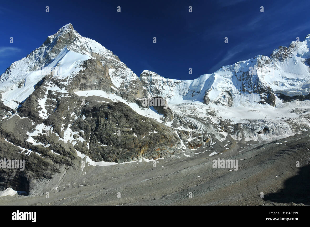 Zmutt ridge Banque de photographies et d’images à haute résolution - Alamy