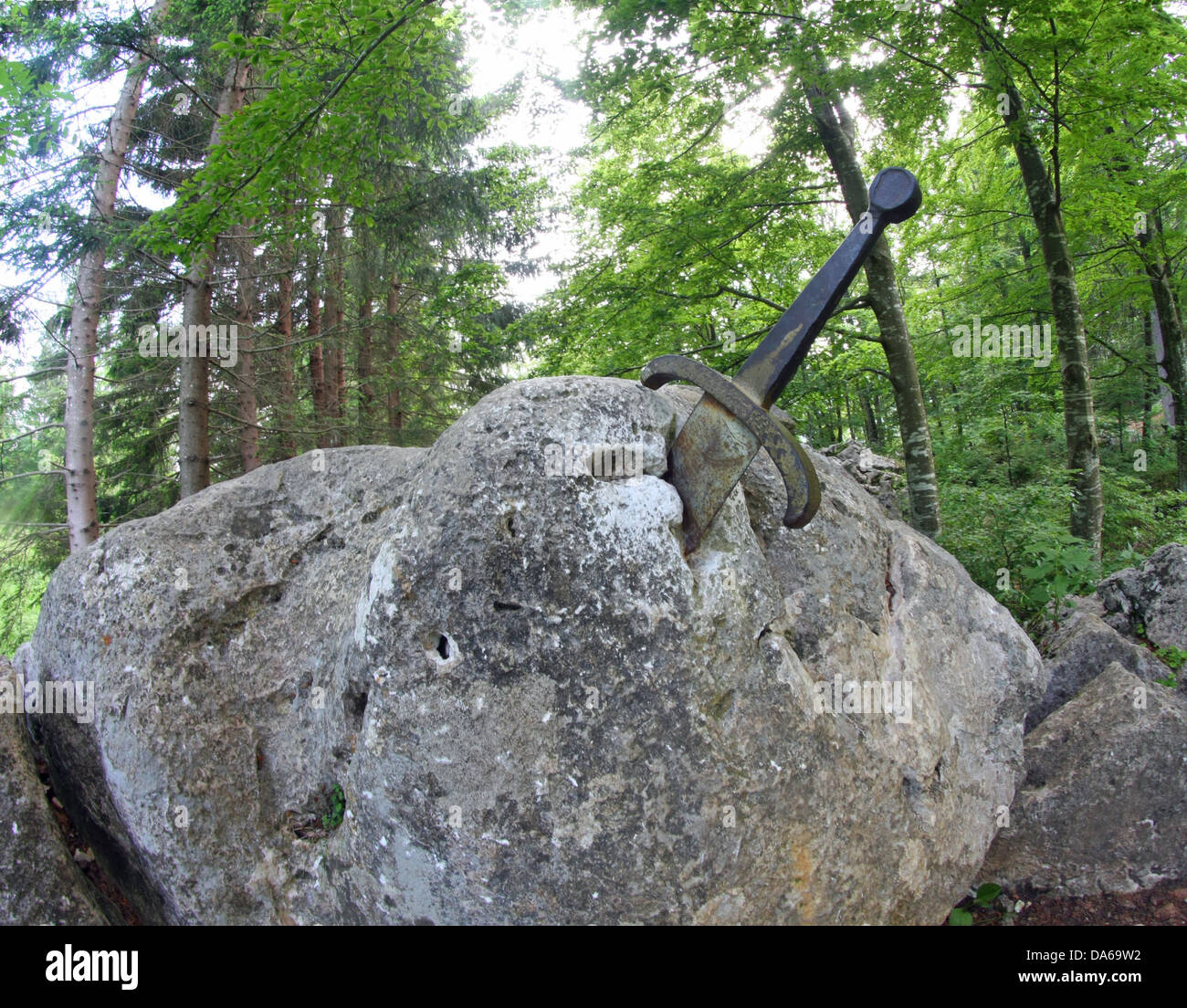 Légendaire et célèbre épée Excalibur au Roi coincé entre la roche Photo ...