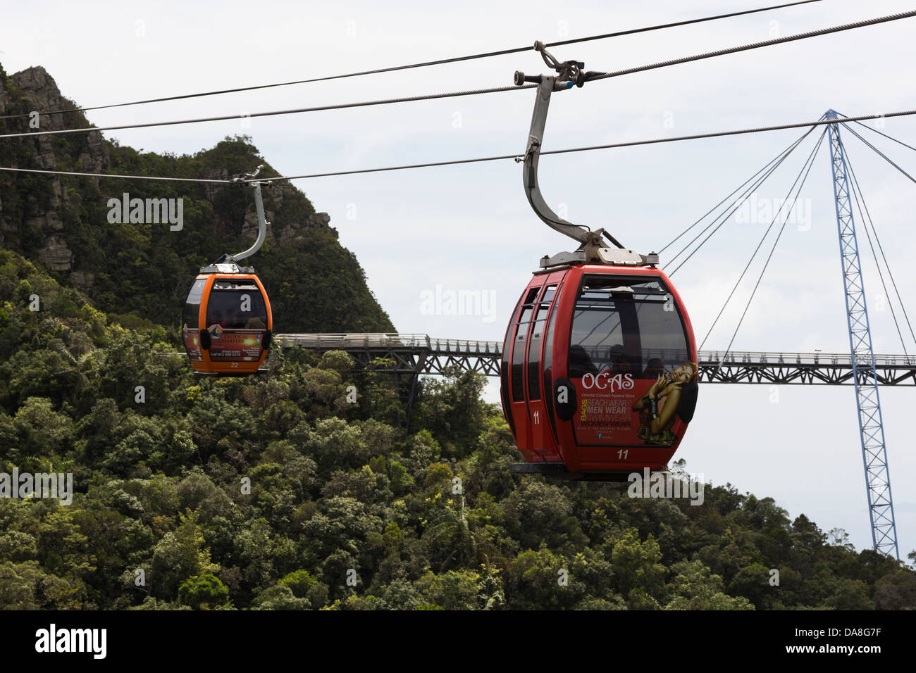 Le téléphérique et le pont en ciel sont deux des attractions populaires ...