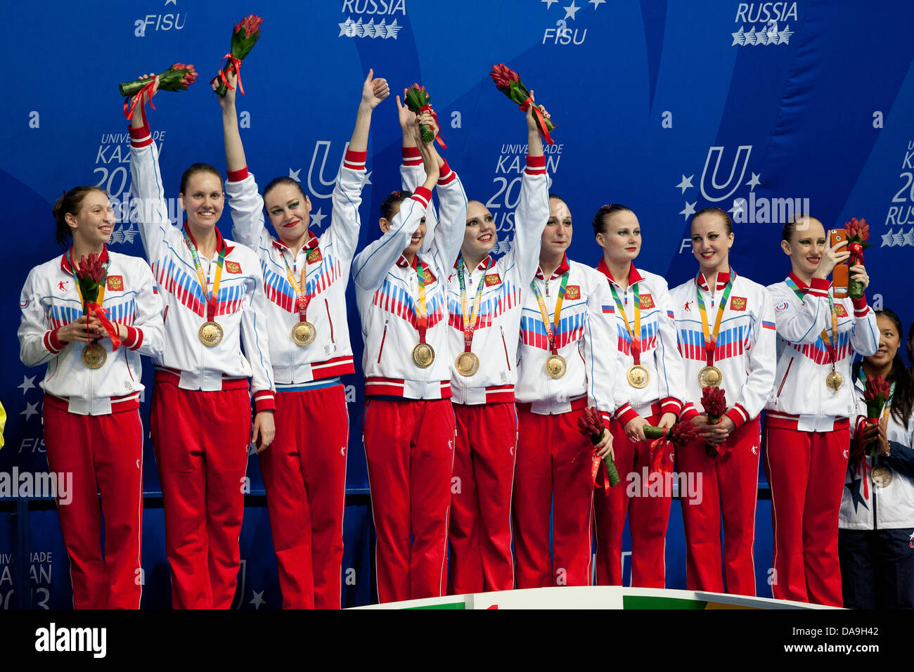 Russian synchronized swimming team gold Banque de photographies et d ...