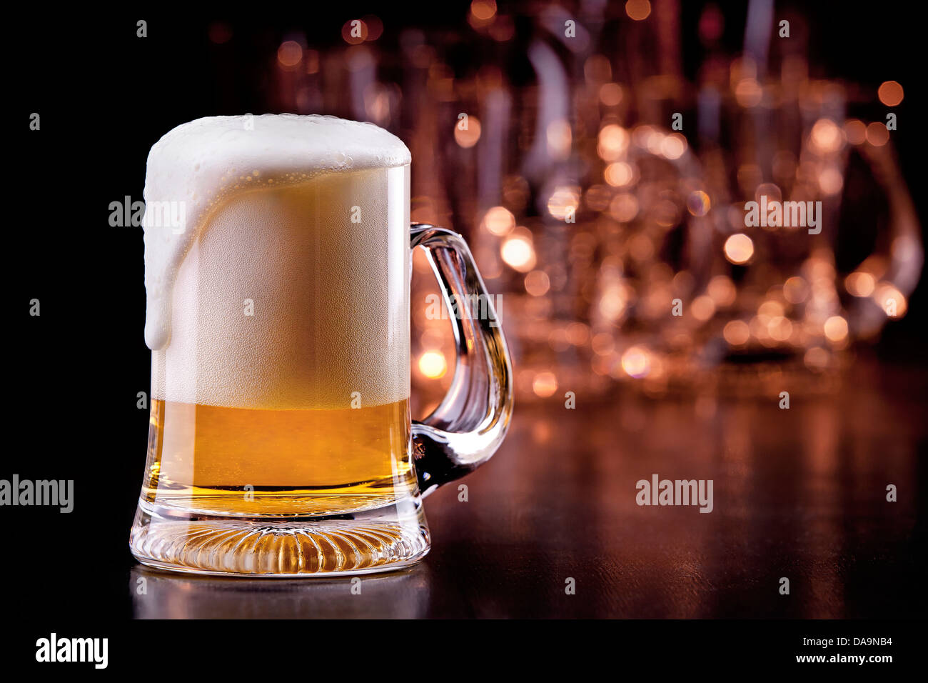 Tres ancien chope a biere bois Banque de photographies et d’images à ...