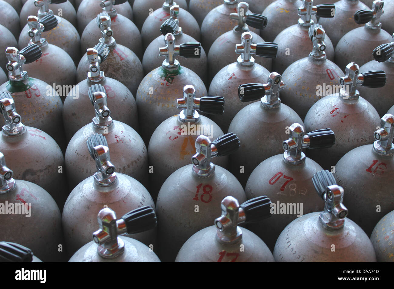 Oxygen cylinders Banque de photographies et d’images à haute résolution ...