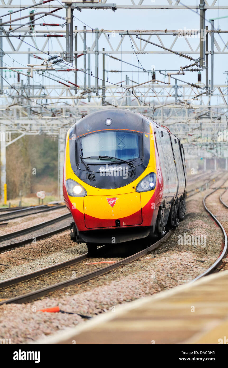 À grande vitesse Pendolino Virgin Express train passager basculant ...
