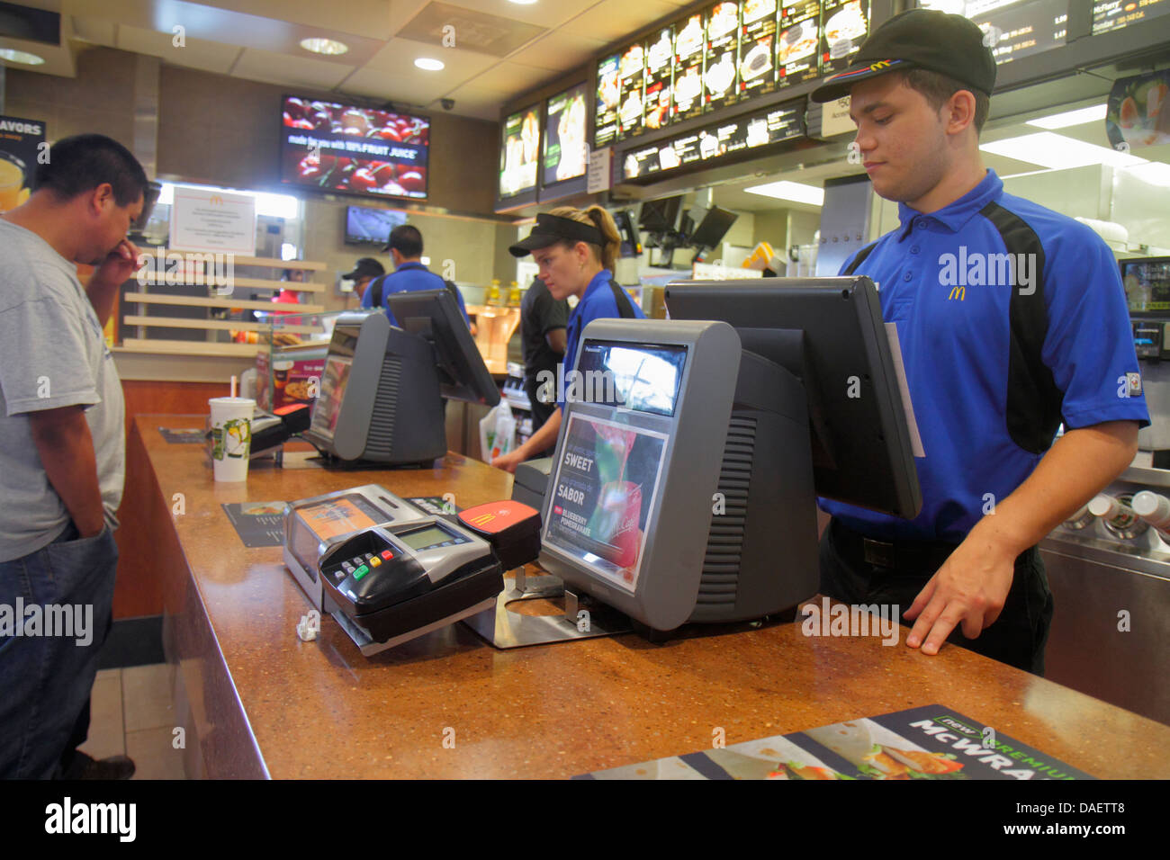 Mcdonalds cashier Banque de photographies et d’images à haute résolution - Alamy