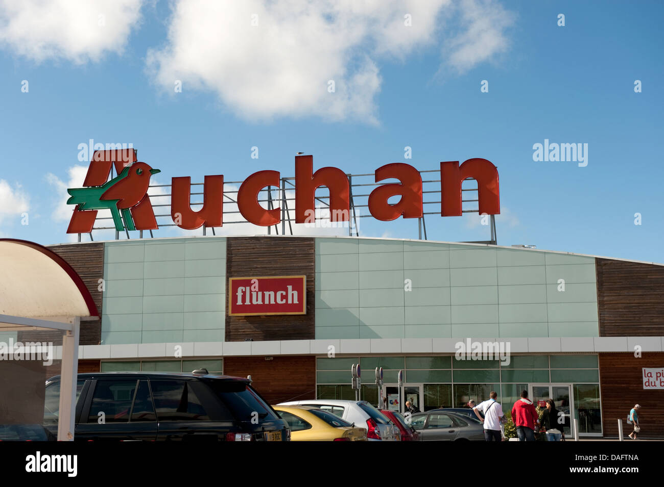 Auchan supermarket Banque d'image et photos - Alamy