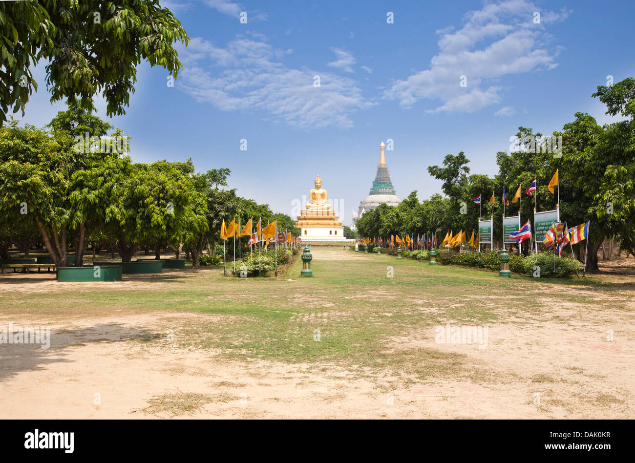 Temple daen mahamongkol chai Banque de photographies et d’images à ...