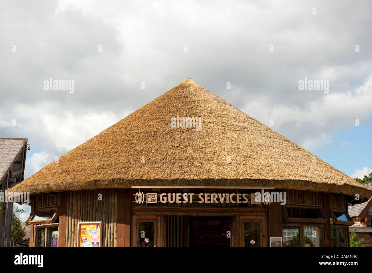 Toit conique Banque de photographies et d’images à haute résolution - Alamy
