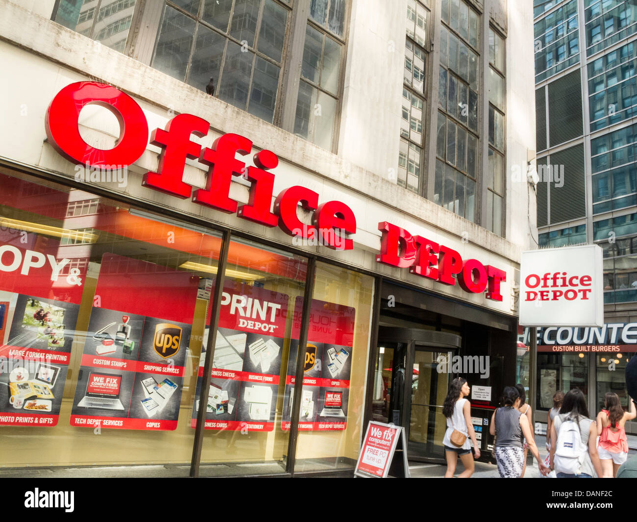 Devanture de dépôt de bureau Banque de photographies et d’images à ...