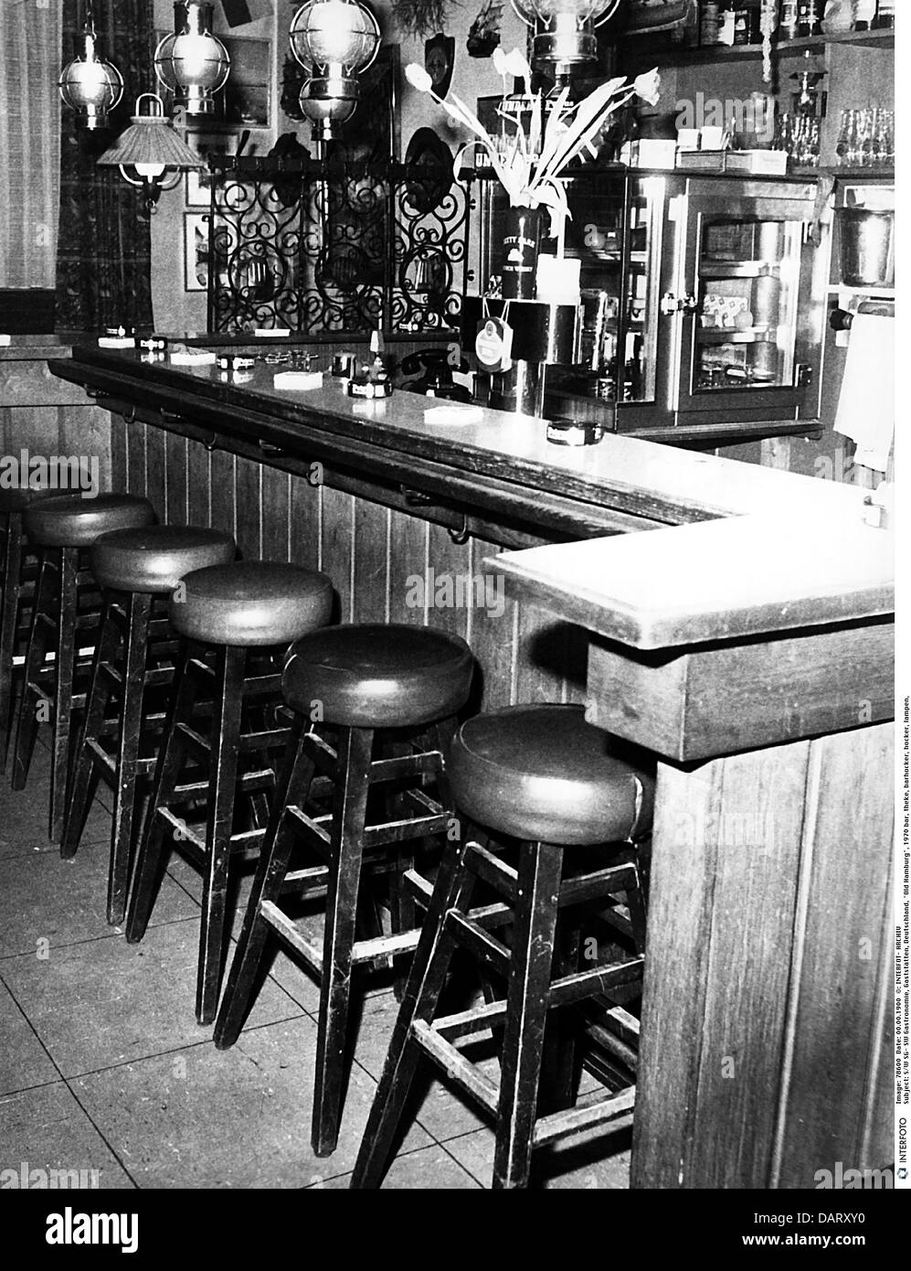 70s bar Banque de photographies et d’images à haute résolution - Alamy