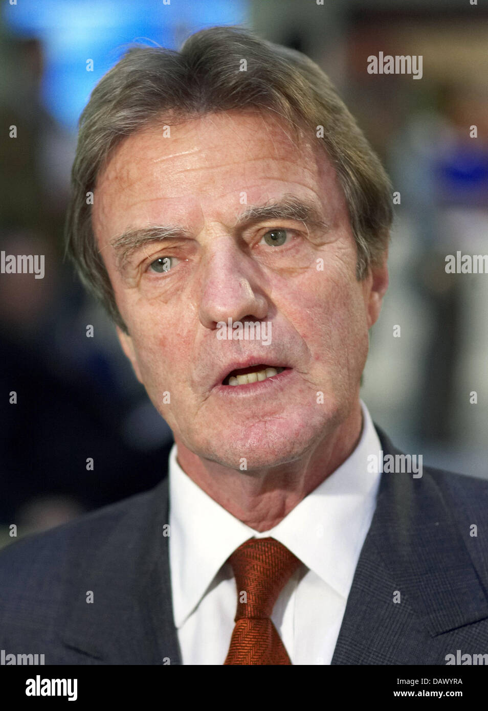 Co fondateur de medecins sans frontieres bernard kouchner Banque de ...