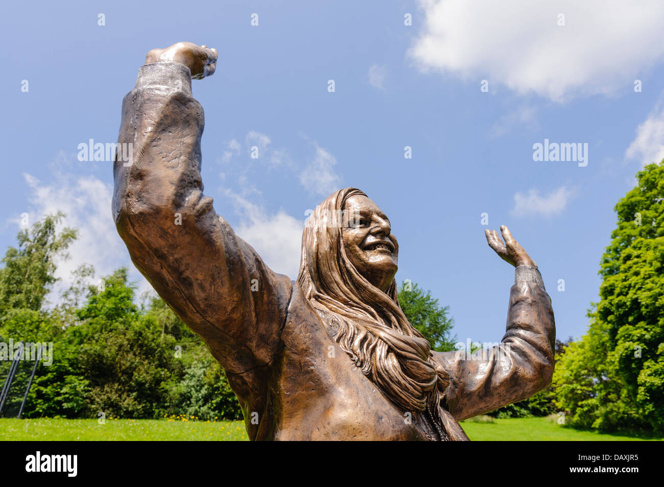 Statue de Marie Peters au Mary Peters Track à Belfast Photo Stock - Alamy