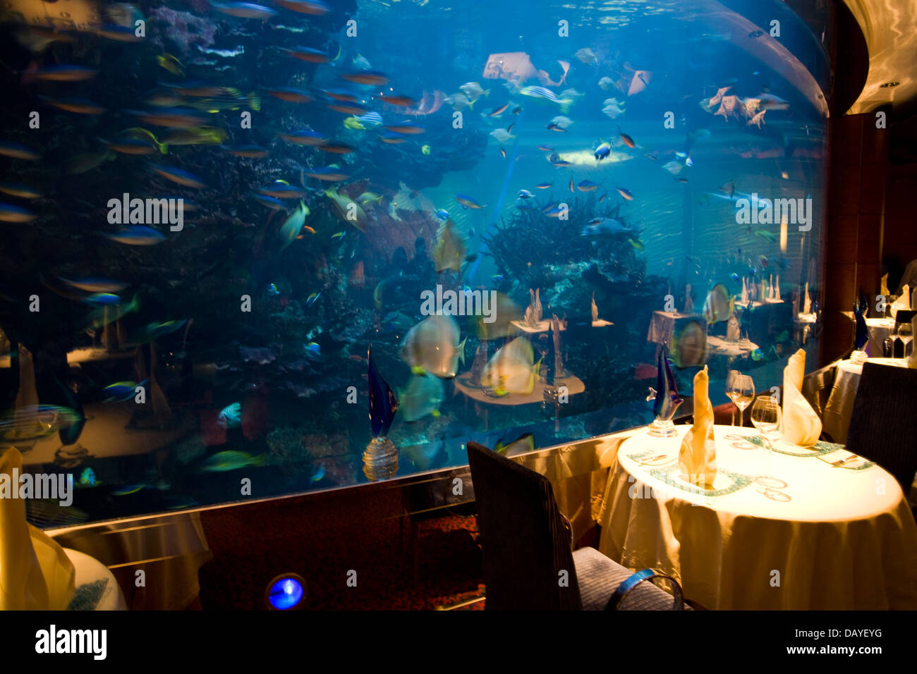 Le Al Mahara (aquarium) Restaurant, Burj al-Arab, Dubaï, Émirats Arabes ...