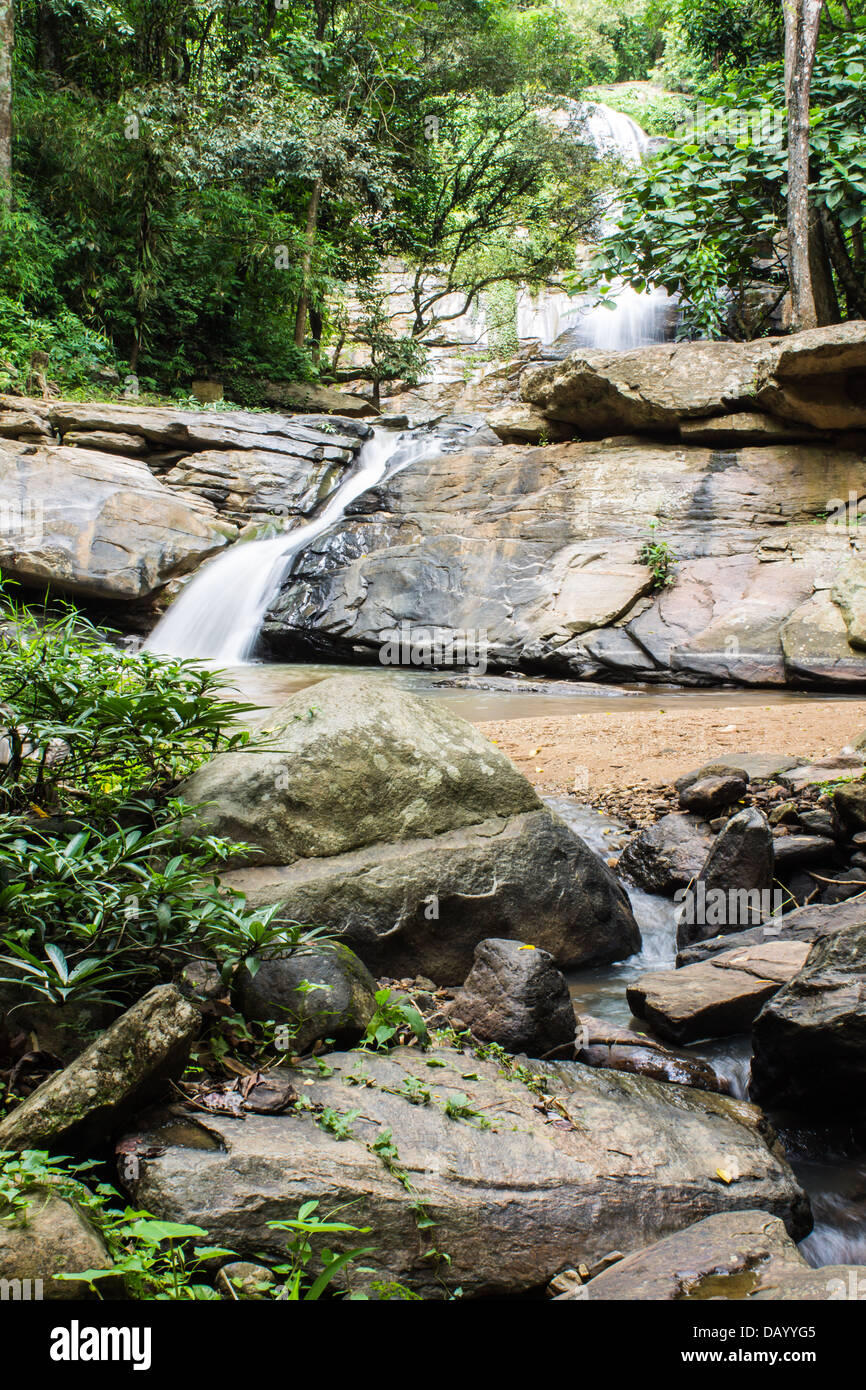 Tad mork water fall in maerim Banque de photographies et d’images à ...