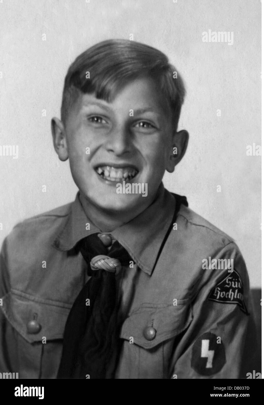 Hitler youth uniform Banque d'images noir et blanc - Alamy