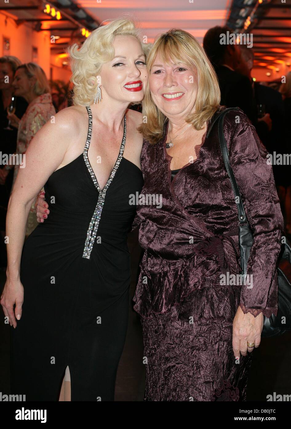 Cynthia lennon Banque de photographies et d’images à haute résolution ...