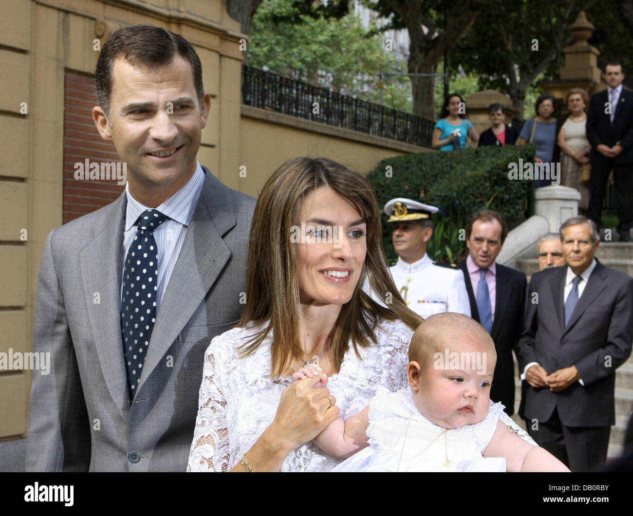 Esp couple group posing Banque de photographies et d’images à haute ...