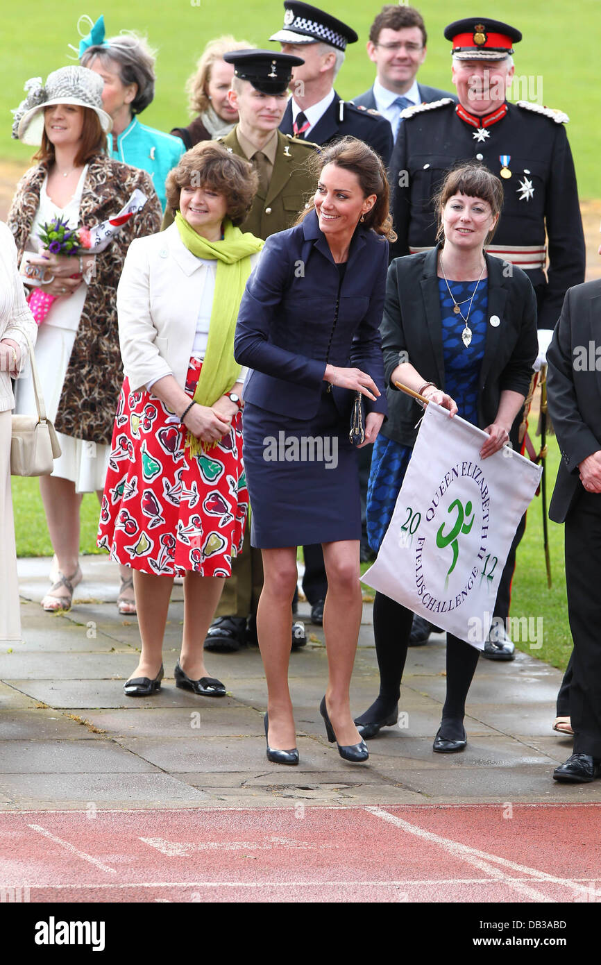 Kate Middleton et le Prince William visiter Witton Country Park ...