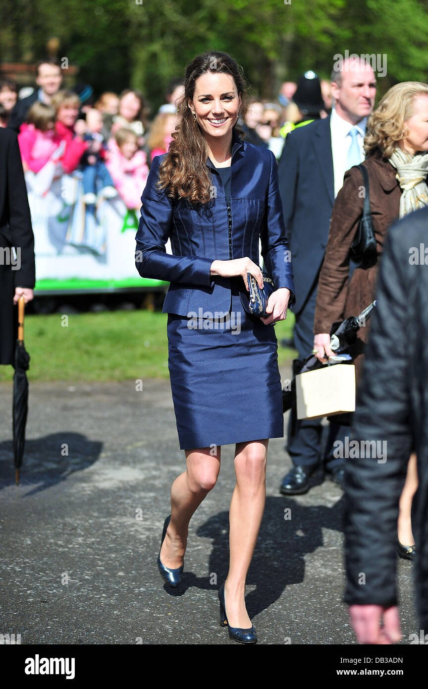 Kate Middleton Kate Middleton et le Prince William visiter Witton ...