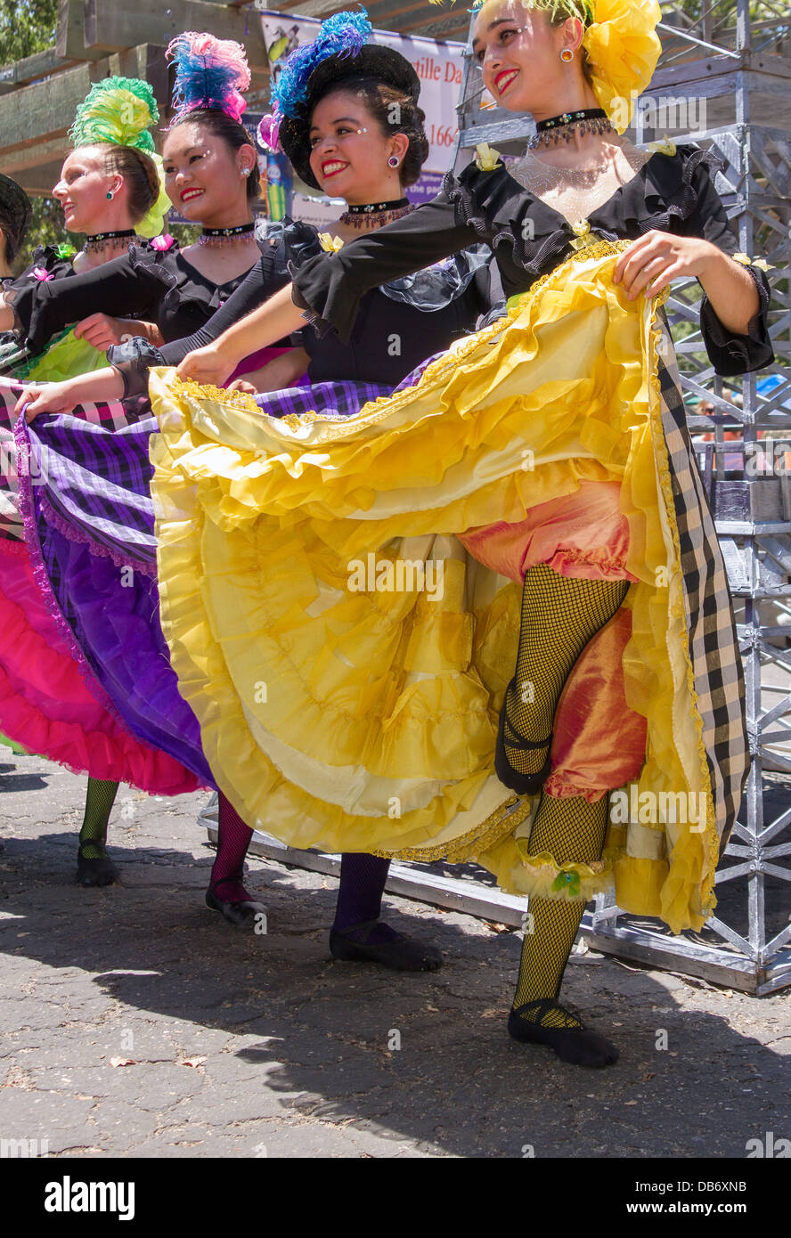 Cancan dancers Banque de photographies et d’images à haute résolution ...