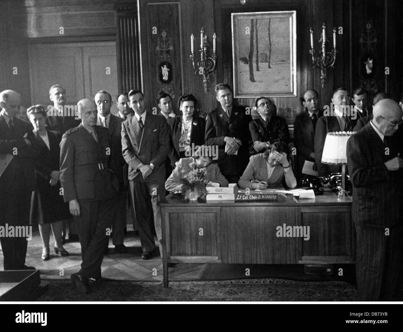 La presse militaire Banque d'images noir et blanc - Alamy