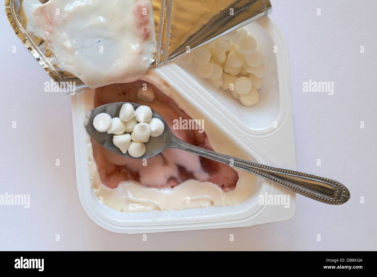 Pot de Müller limited edition corner British Classics Eton Mess yaourts ...