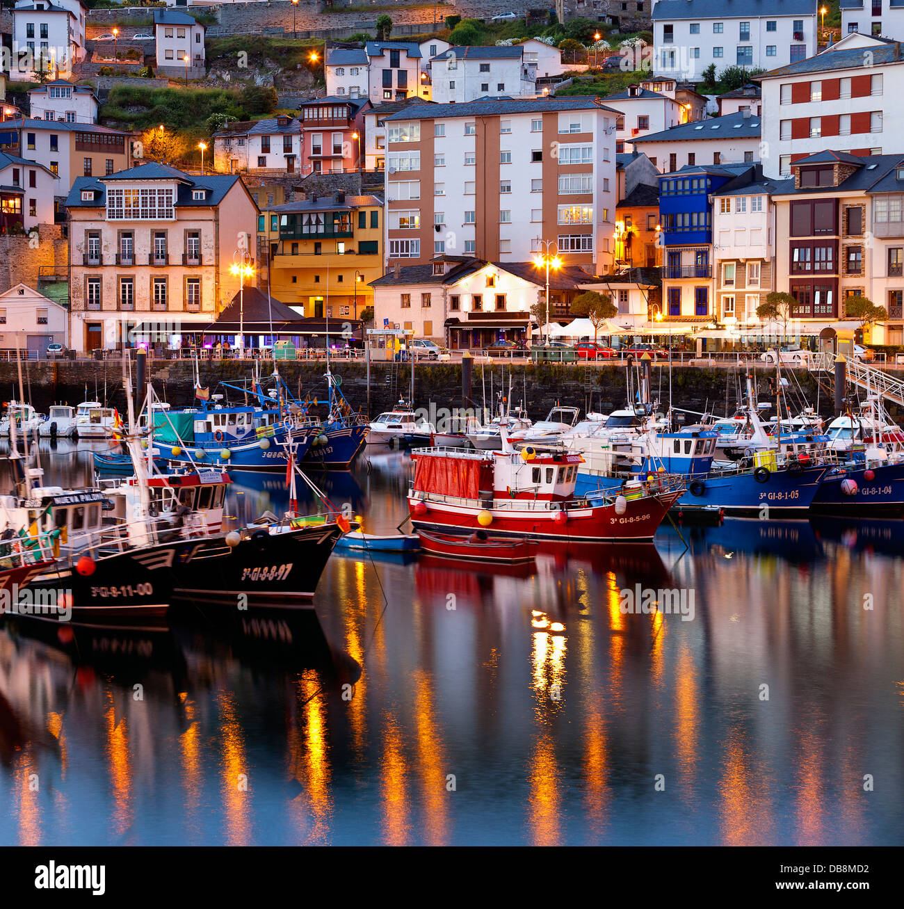 Port de luarca Banque de photographies et d’images à haute résolution ...