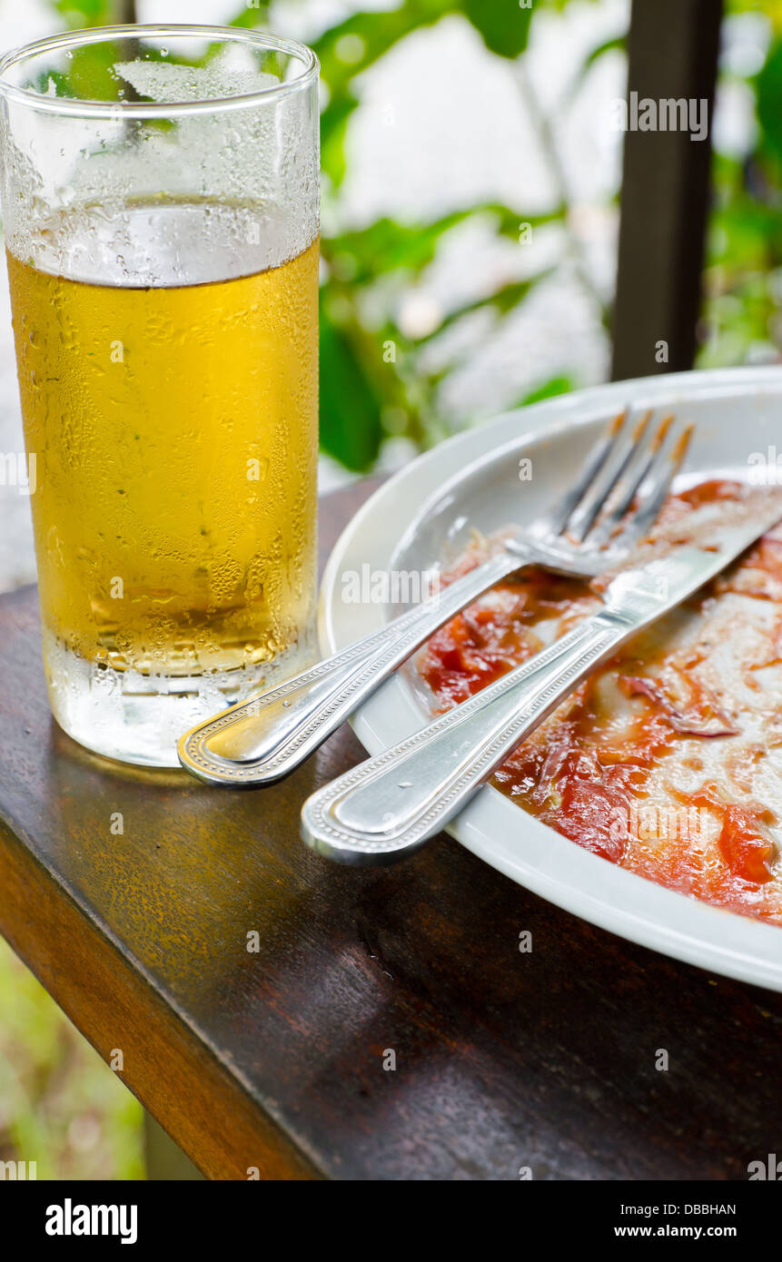 Plat vide Banque de photographies et d’images à haute résolution - Alamy