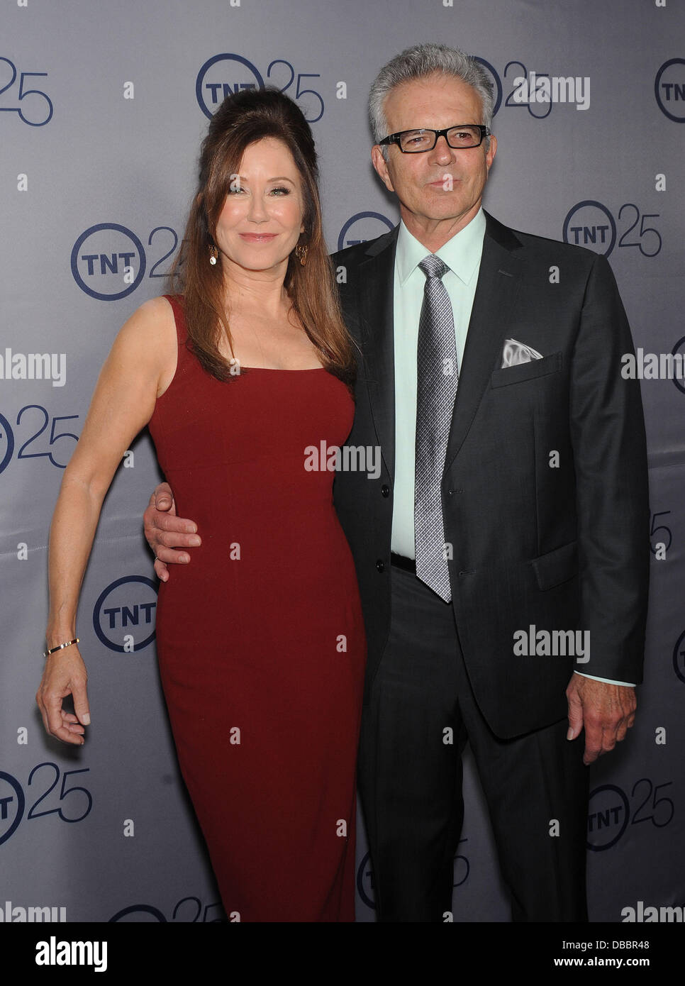 Mary mcdonnell and tony denison Banque de photographies et d’images à ...