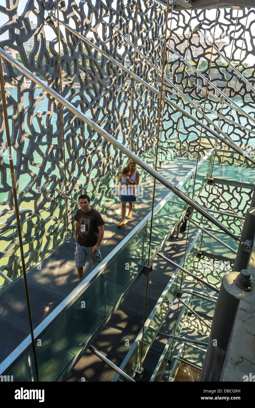 Marseille France, personnes visitant l'intérieur de l'architecture ...