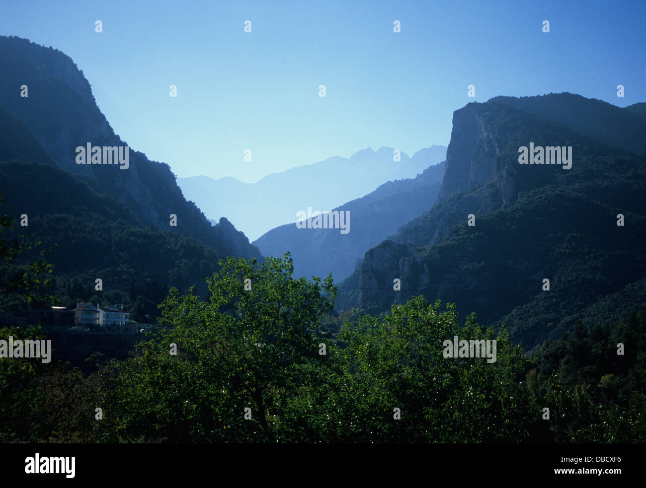 Le Mont Olympe ou Olympos. Dans la mythologie grecque, Olympus a la ...