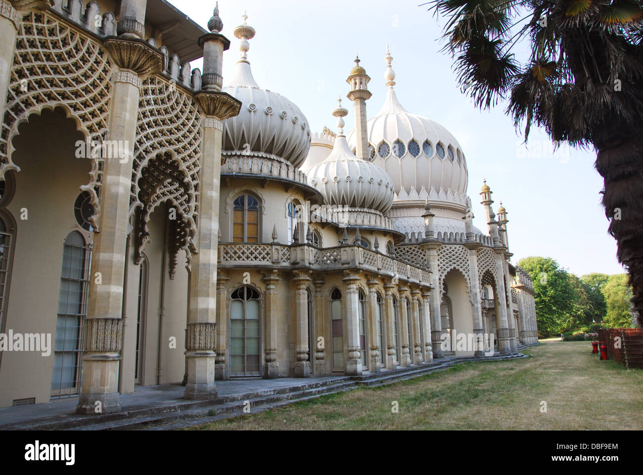 Touristes du pavillon royal Banque de photographies et d’images à haute ...