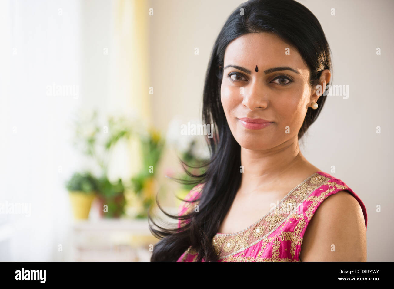 Woman bindi head Banque de photographies et d’images à haute résolution ...