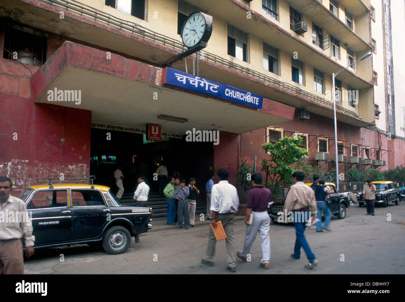 Churchgate railway station mumbai Banque de photographies et d’images à ...