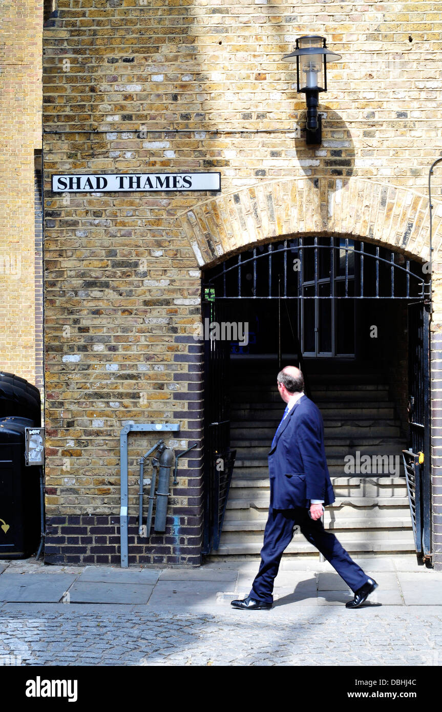 Shad thames homme Banque de photographies et d’images à haute ...
