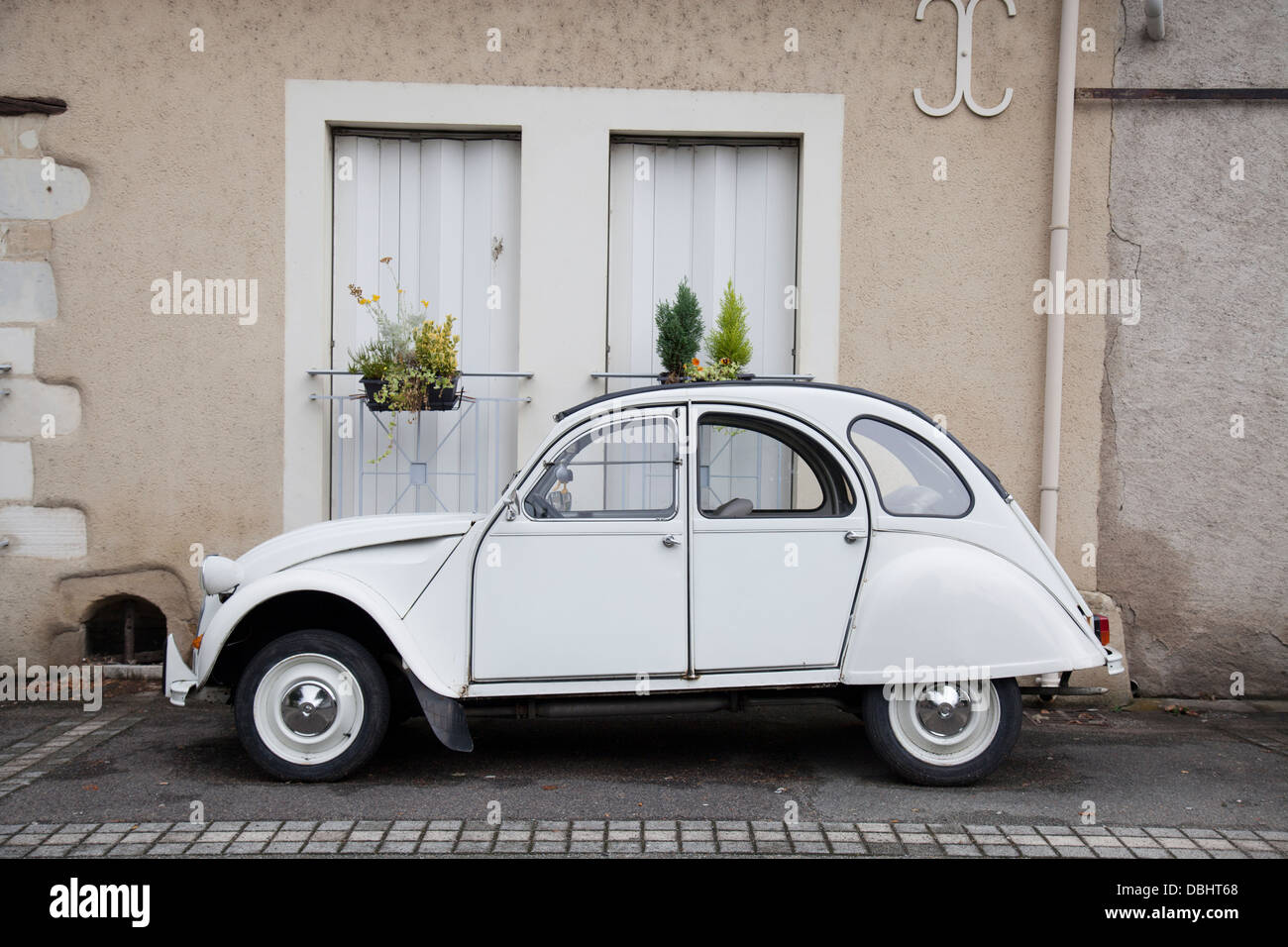 Citroën 2CV blanc Photo Stock - Alamy