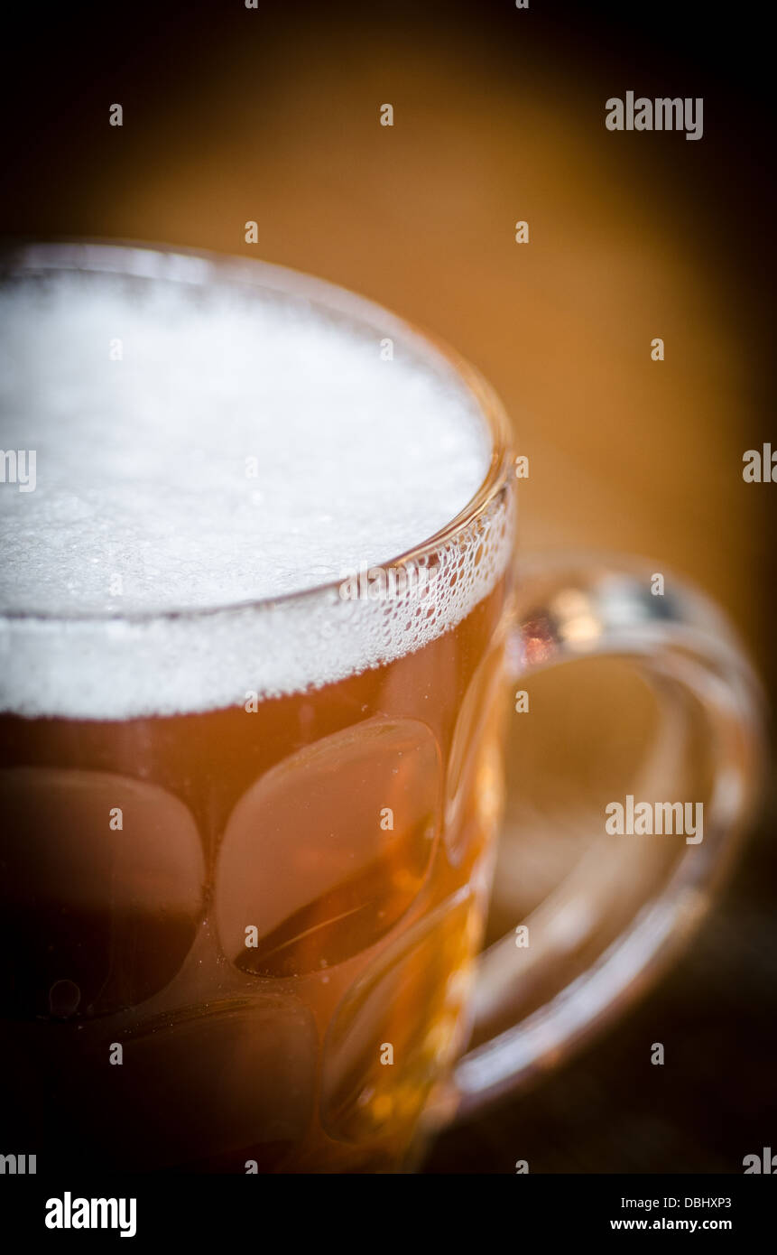 Beer in a glass Banque de photographies et d’images à haute résolution ...